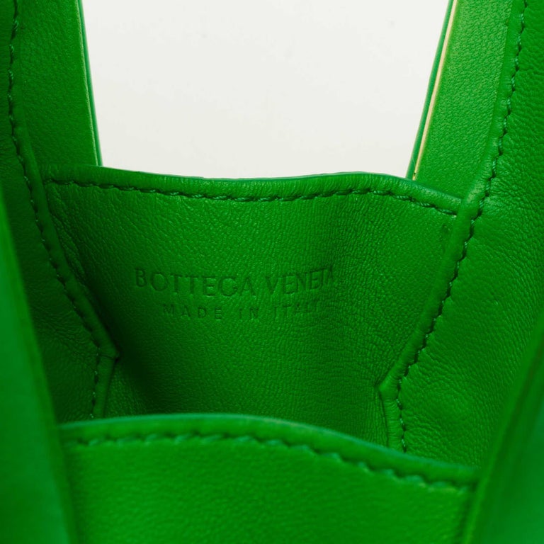 Bottega Veneta Green Leather BV Whirl Clutch For Sale at 1stDibs