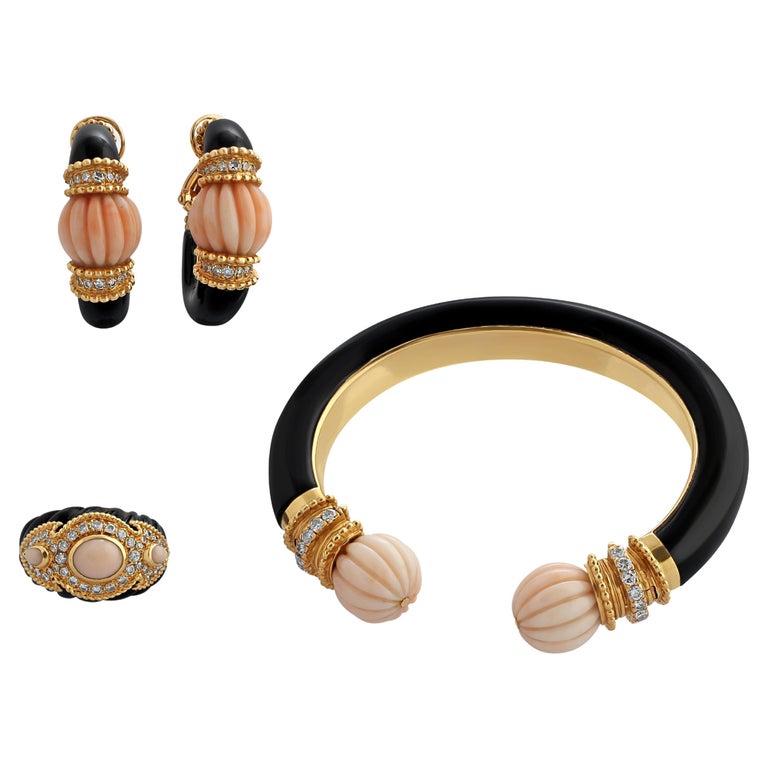 Boucheron, 18k Gold Onyx and Coral Parure For Sale at 1stDibs