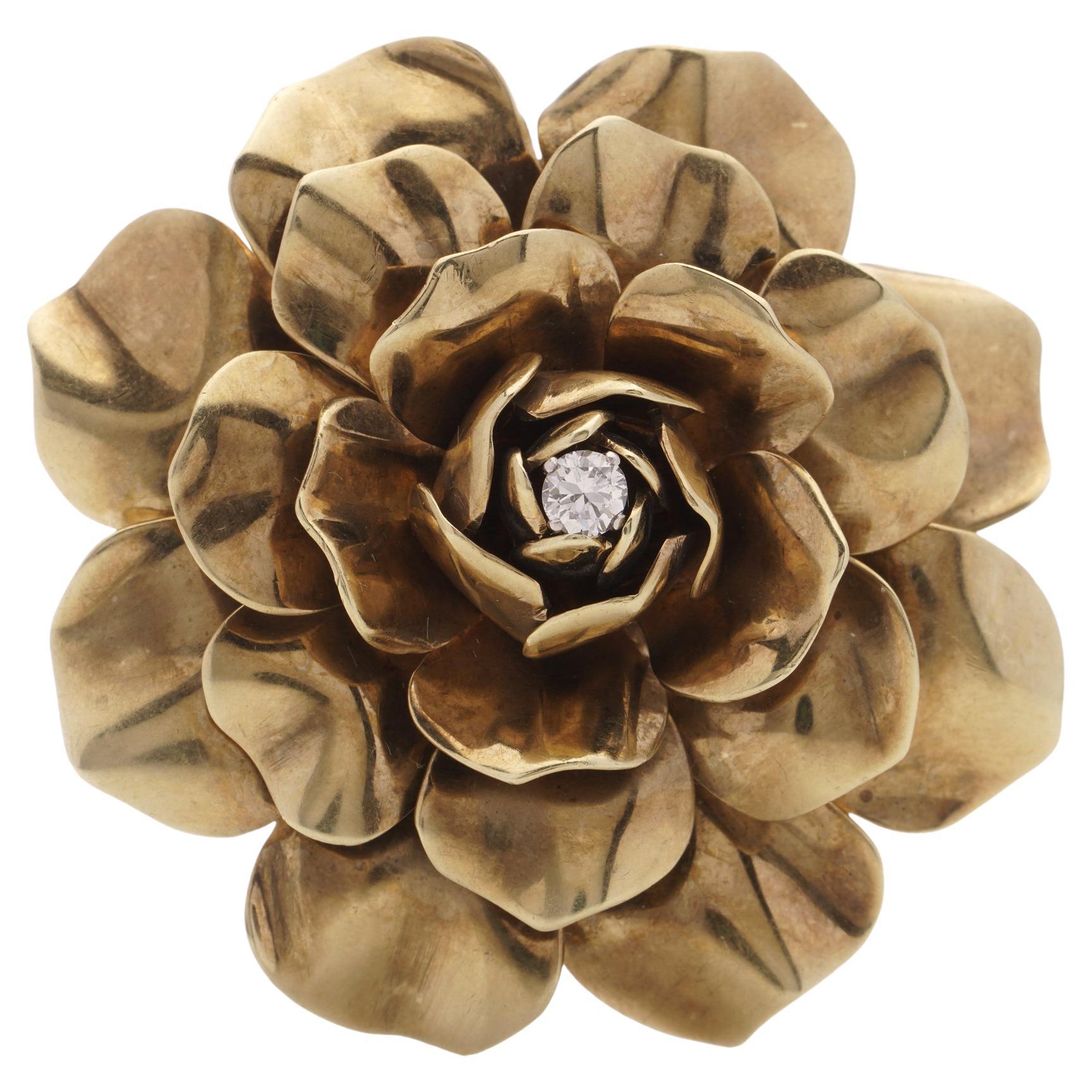 Boucheron vintage 18kt. yellow gold flower head brooch For Sale at 1stDibs