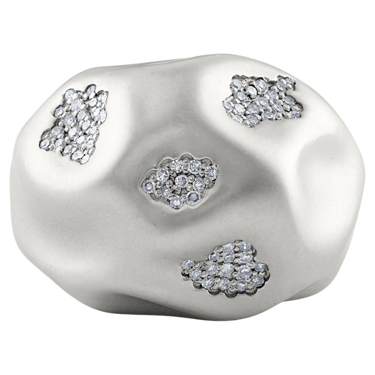 Boulevard-Ring mit weißen Diamanten im Angebot bei 1stDibs