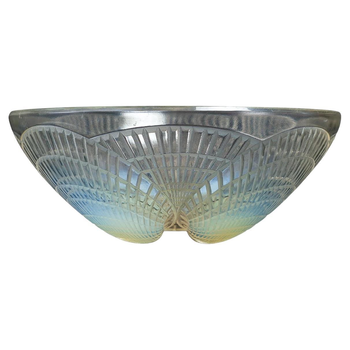 Bowl by René Lalique, Art Deco, circa 1924. For Sale at 1stDibs