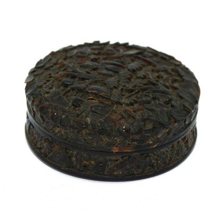 Box Carved in Blond Horn China, 19th Century For Sale at 1stDibs