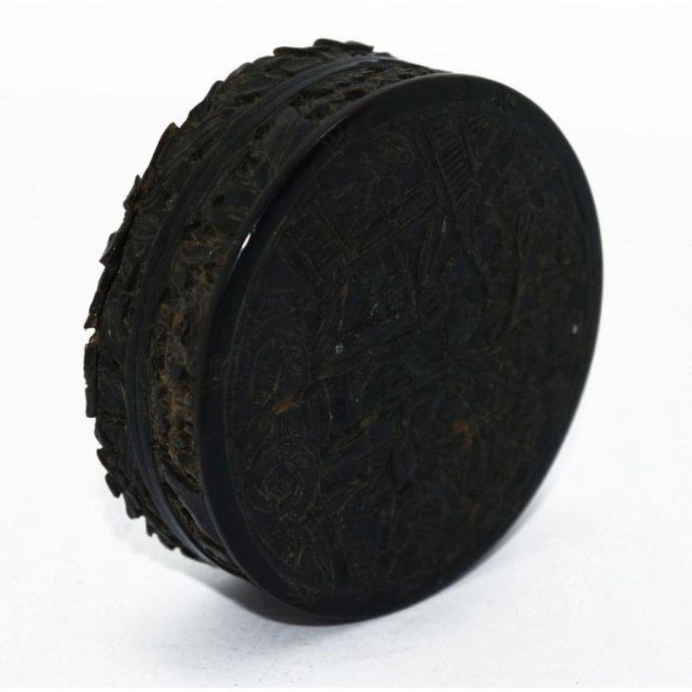 Box Carved in Blond Horn China, 19th Century For Sale at 1stDibs