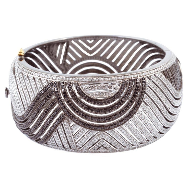 Bracelet in Swirl Design With Black and White Diamonds Made in 18k Gold ...