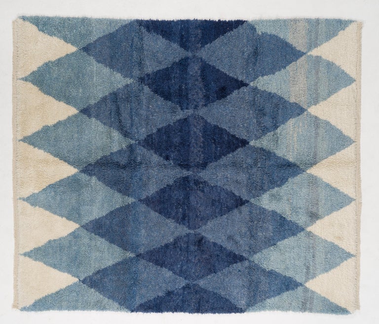 Brand-New Contemporary Hand-Knotted Wool Rug with Interlocking Blue ...