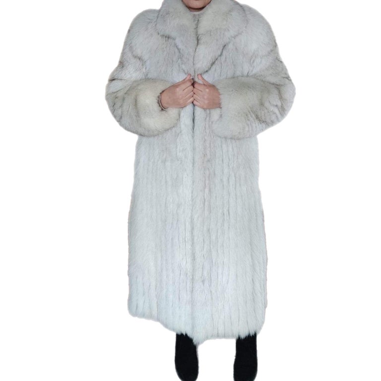 Brand new lightweight saga fox fur coat size 8 For Sale at 1stDibs