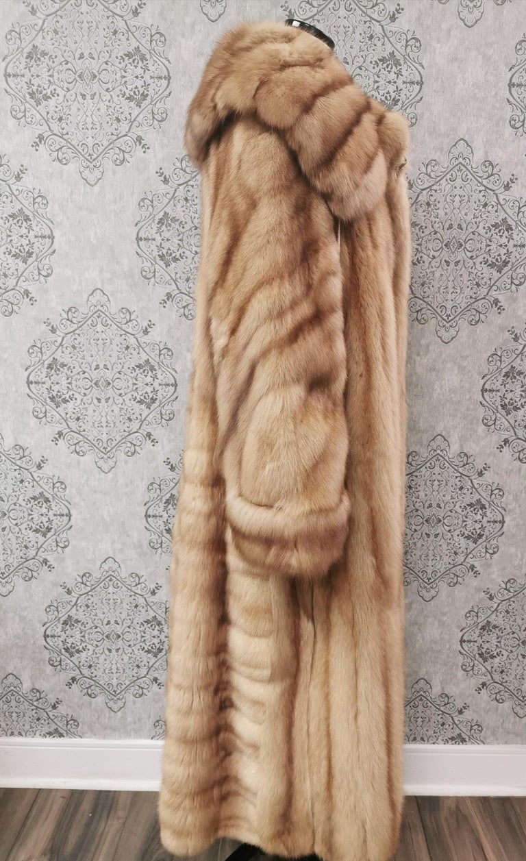 Manteau En Fourrure De Sable Dorée Taille 14 Large Neuf Avec