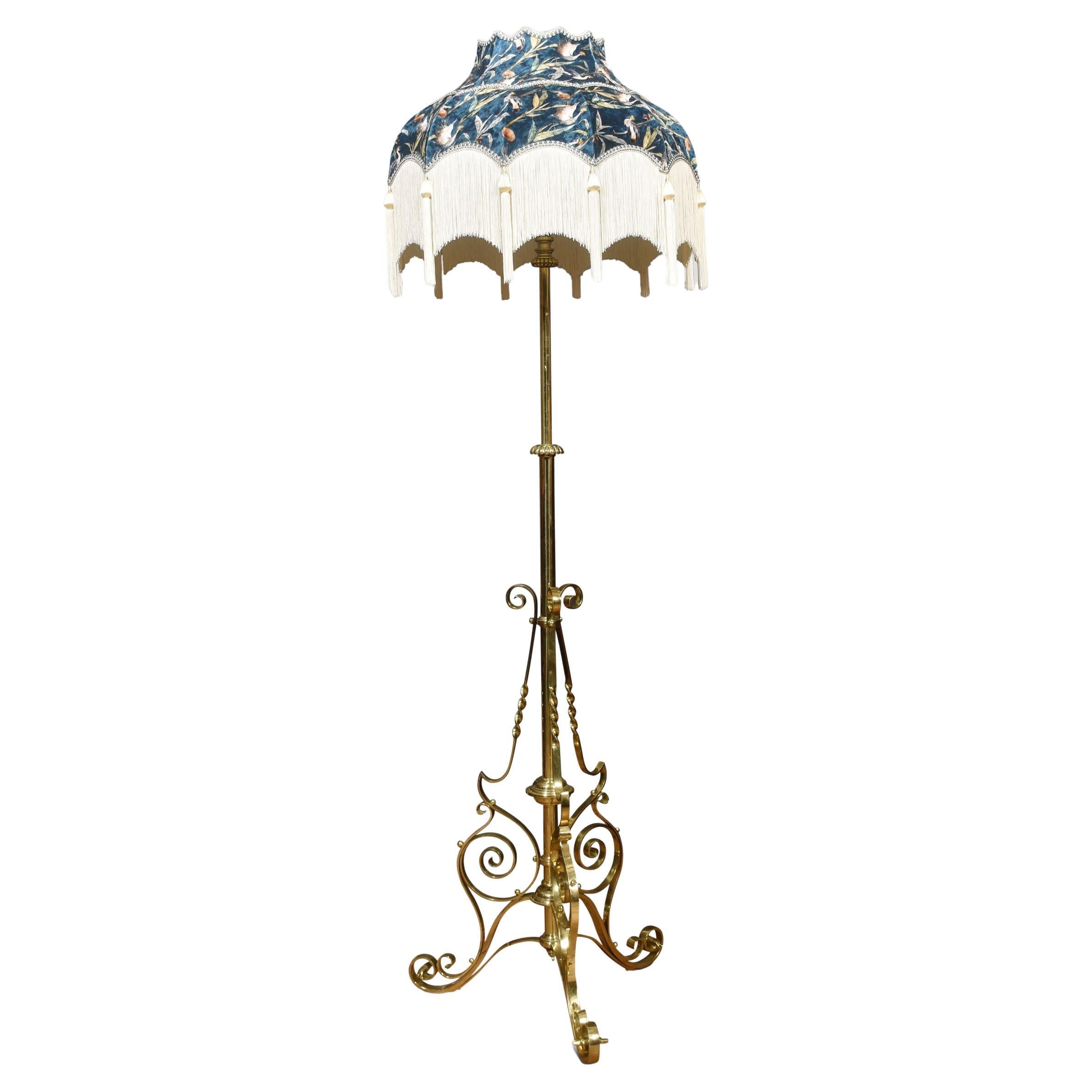 Victorian Brass Extending Standard Lamp For Sale at 1stDibs