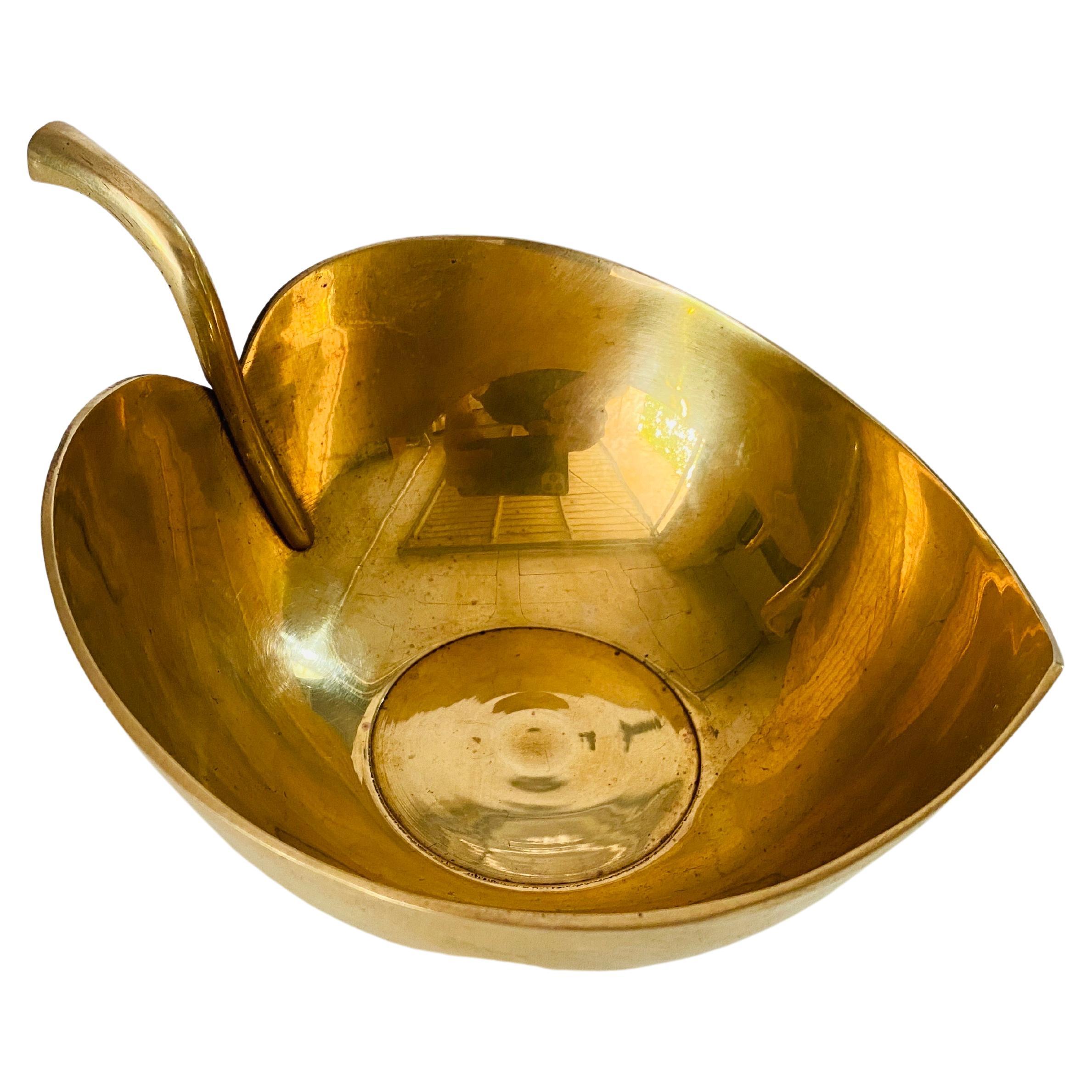 American Classical Decorative Objects - 189 For Sale at 1stDibs