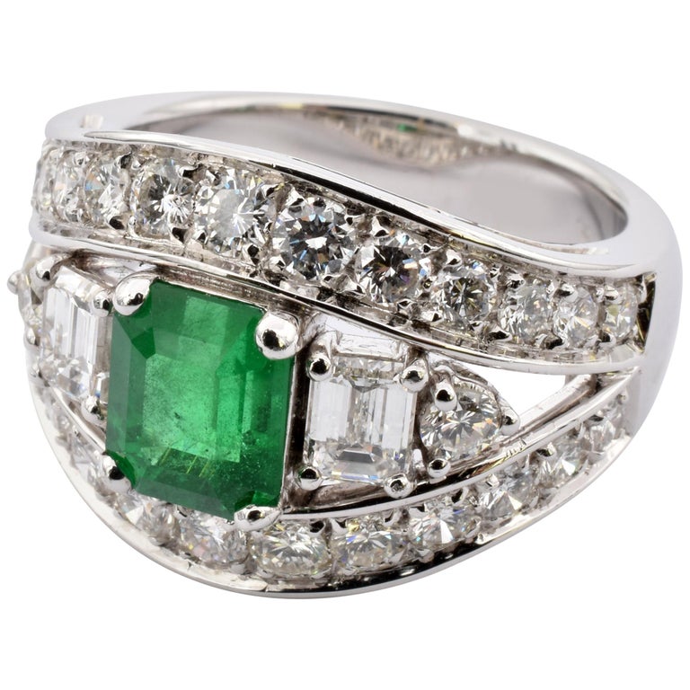 Brazilian Emerald and Diamonds White Gold Ring Made in Italy For Sale ...