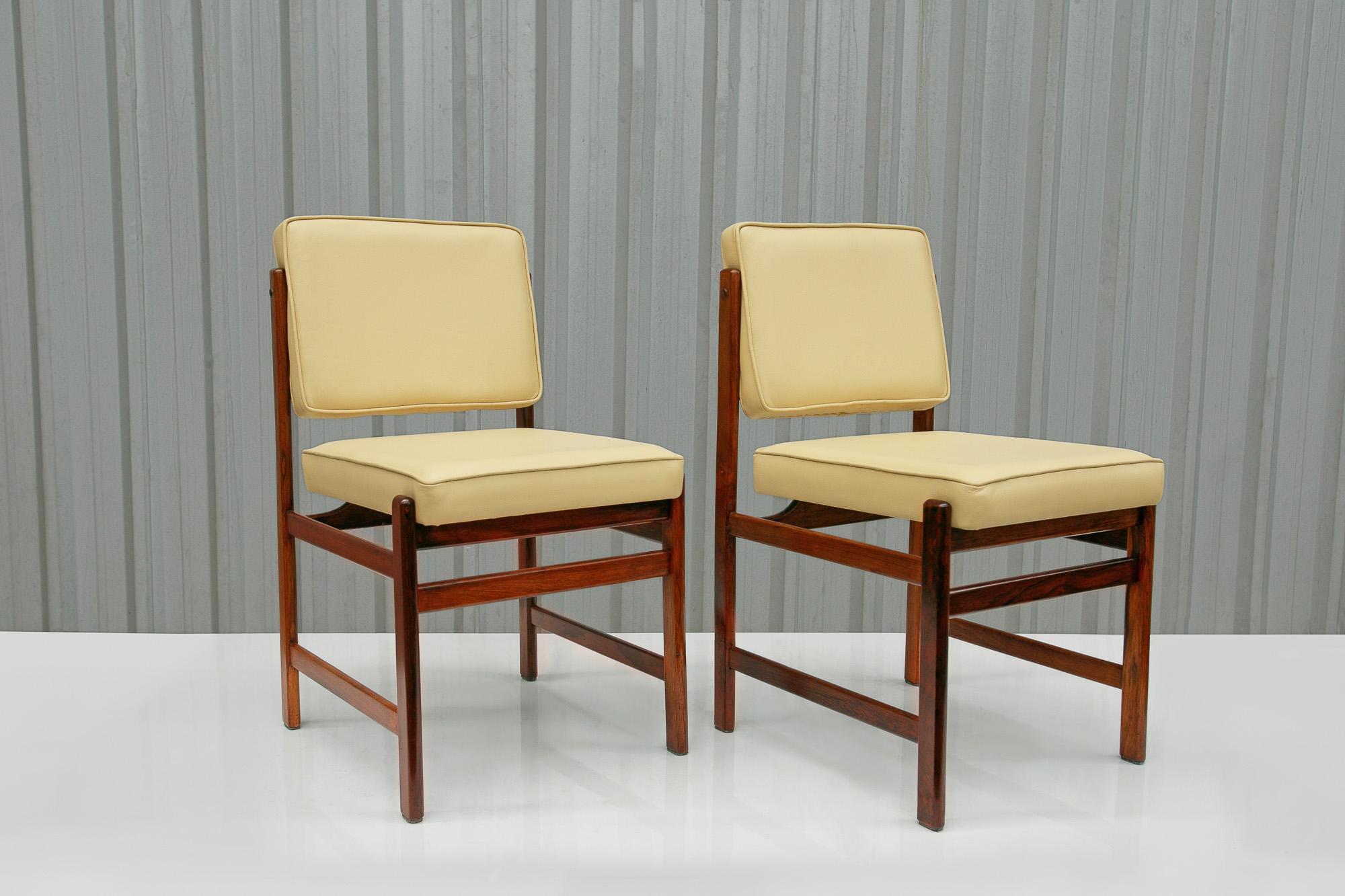 Brazilian Modern Pair of Marco Chairs in Beige Leather by Sergio ...