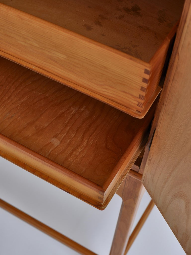Børge Mogensen "FDB" Cabinet in Elm and Pinewood, 1940s Danish Modern For Sale at 1stDibs