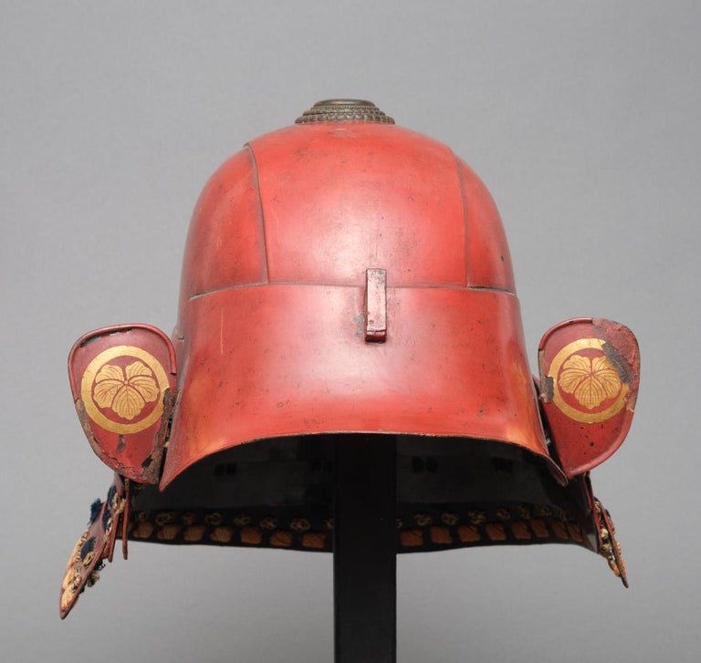 Laque rouge japonaise du 18ème siècle Zunari'kabuto avec Maedate ...