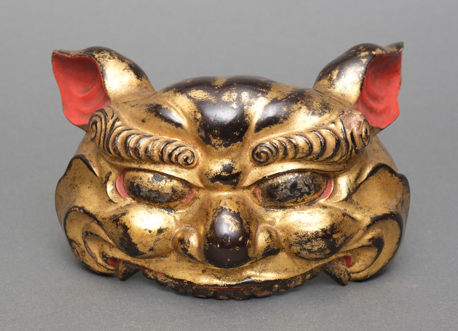 Japanese Red Lacquer 18th Century Zunari'kabuto with Gilded 'Lion Mask ...