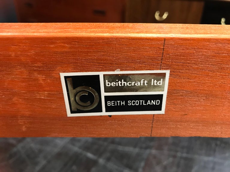 British Midcentury Oval Extending Teak Dining Table by Beithcraft ...