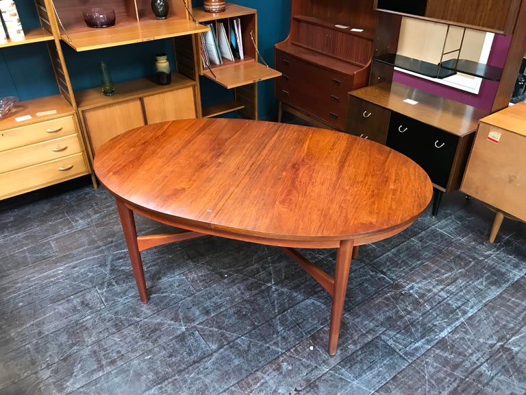 British Midcentury Oval Extending Teak Dining Table by Beithcraft ...
