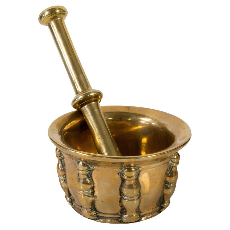 Bronze mortar with pestle. Spain, 17th century For Sale at 1stDibs