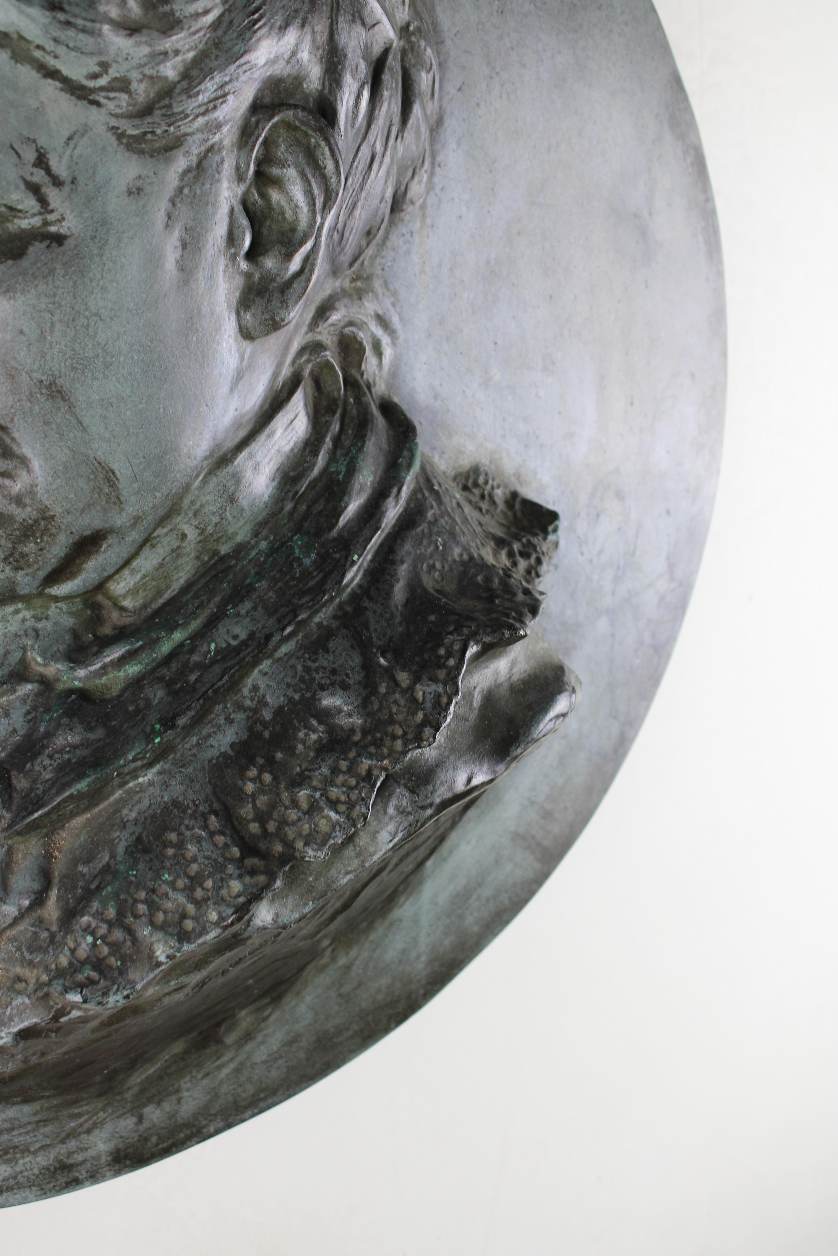 Bronze round Medaillon in profile Signed and Dated F de Smet 1909 ...