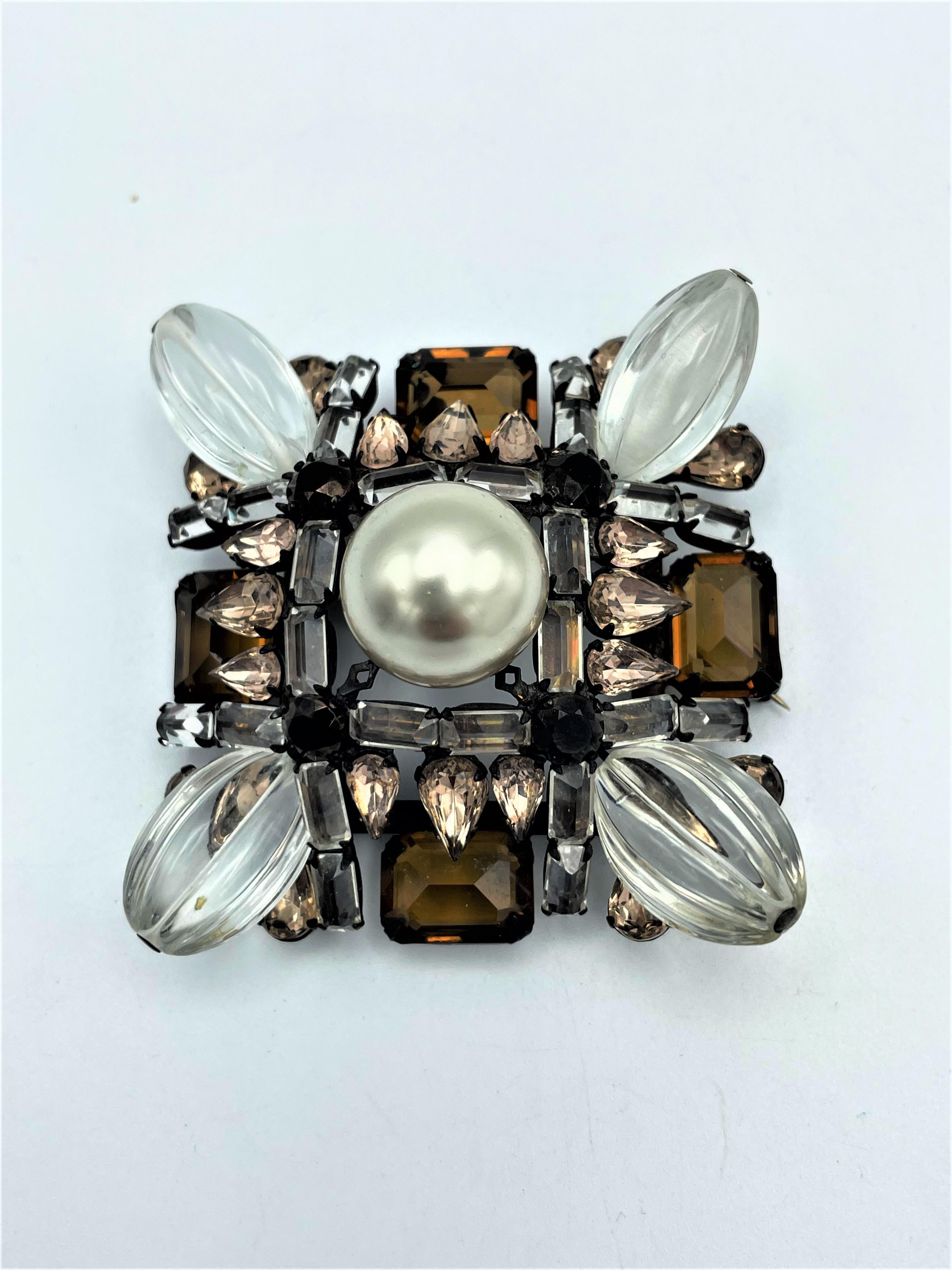 Brooch By H Schreiner Ny From The 1950s Topaz Colored Cut Rhinestones