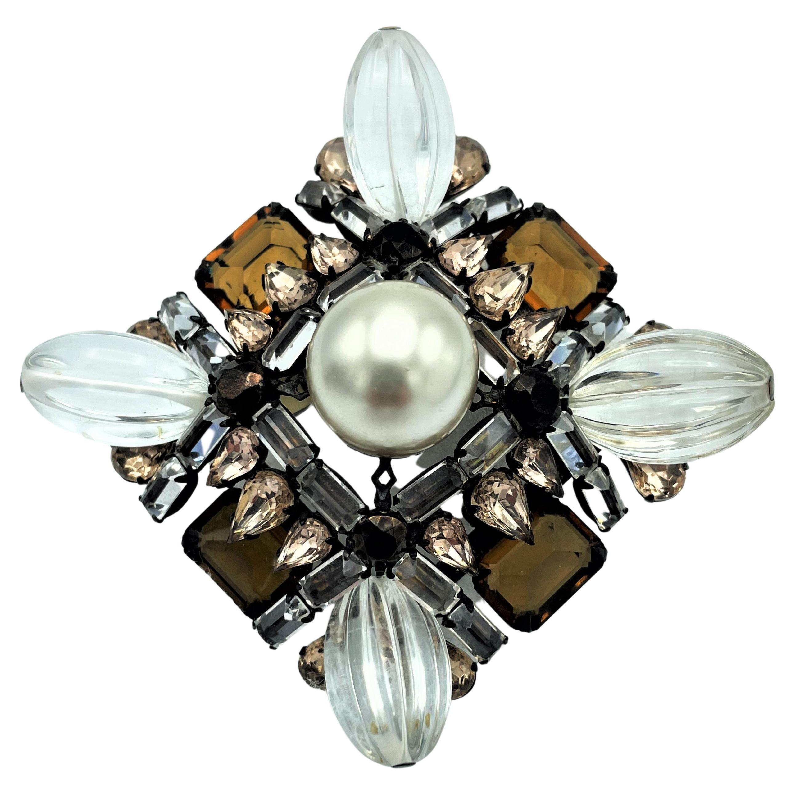 Brooch By H Schreiner Ny From The 1950s Topaz Colored Cut Rhinestones