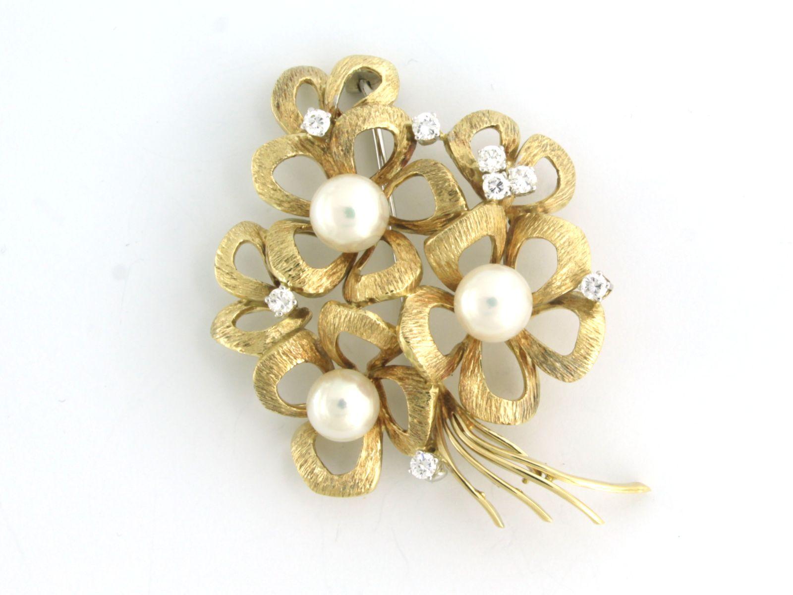 Brooch in the shape of a bunch of flower with pearl and diamonds 18k ...