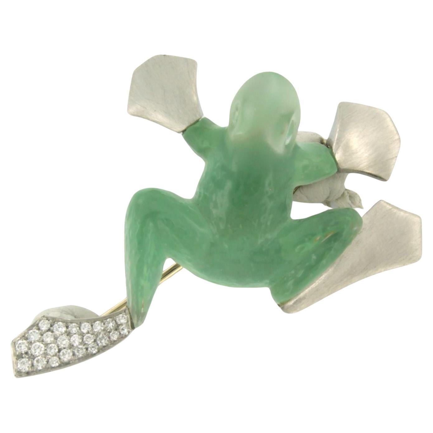 Art Decô design brooch with 9, 31 carats of emerald and diamonds For ...
