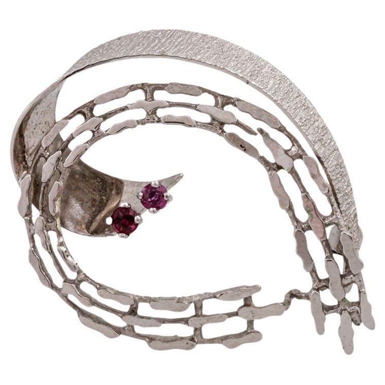 Brooch with 2 Rubies For Sale at 1stDibs
