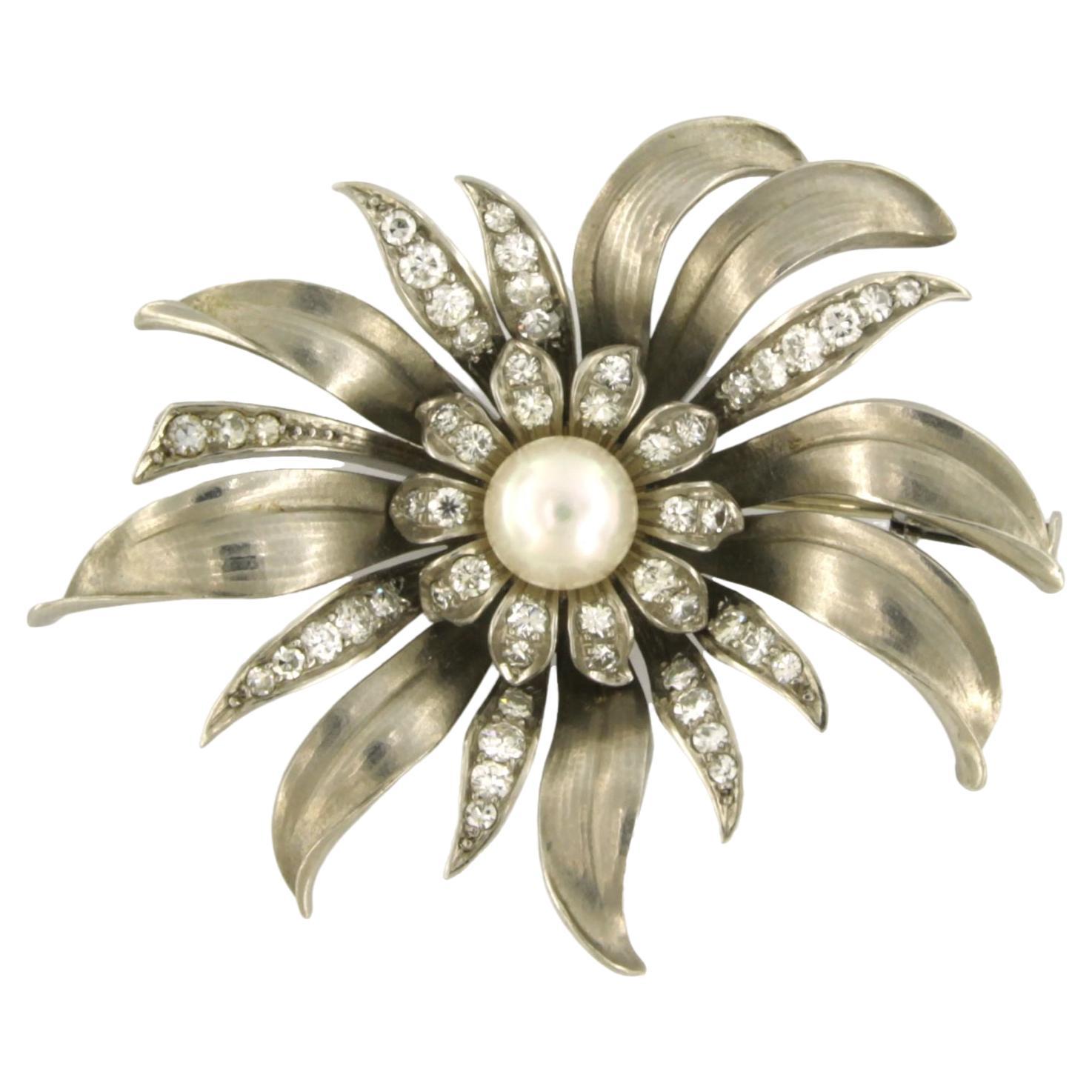 Brooch with pearl an diamonds Palladium For Sale at 1stDibs