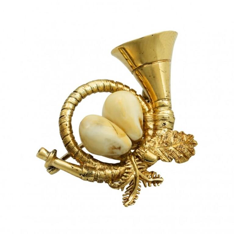 Brosche 'Jagdhorn' with Grandeln For Sale at 1stDibs