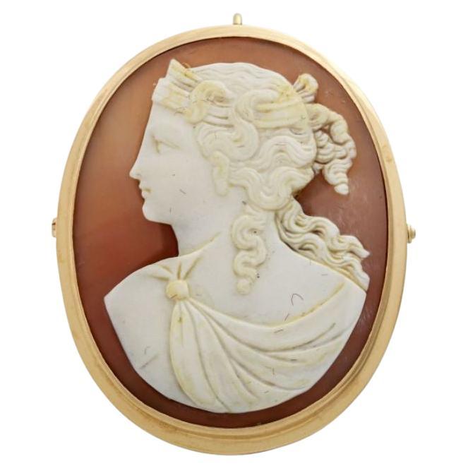 Ilias Lalaounis Brosche with Emerald Cabochon For Sale at 1stDibs