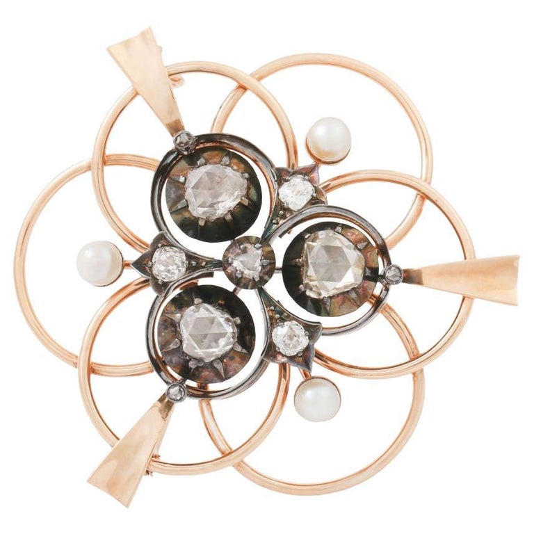 Brosche with Diamonds of Approx. 1.8 Ct and 3 Pearls For Sale at 1stDibs