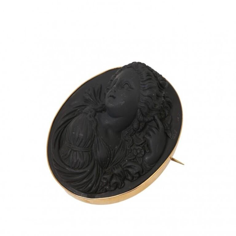 Brosche with Extraordinary Gagat Kame For Sale at 1stDibs