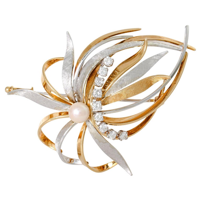 Brosche with Pearl and 9 Brilliant Also Approx. 0.58 Ct For Sale at 1stDibs