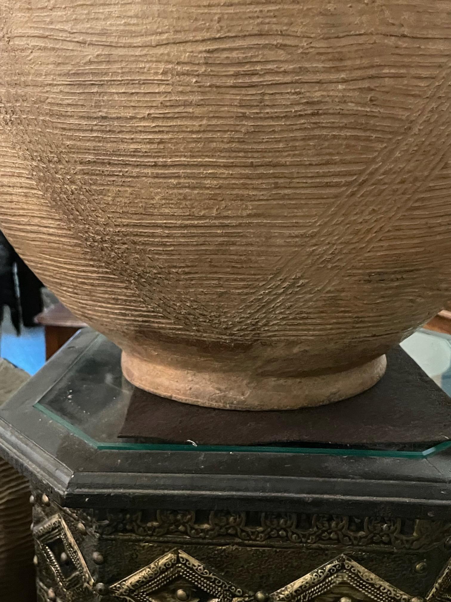 Brown Large Textured Water Vessel, Ethiopia, 1950s For Sale at 1stDibs