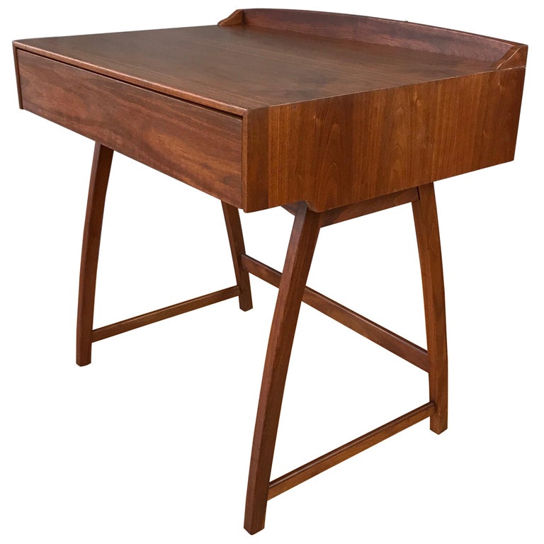 Brown-Saltman Mid-Century Modern Small Walnut Desk at 1stDibs