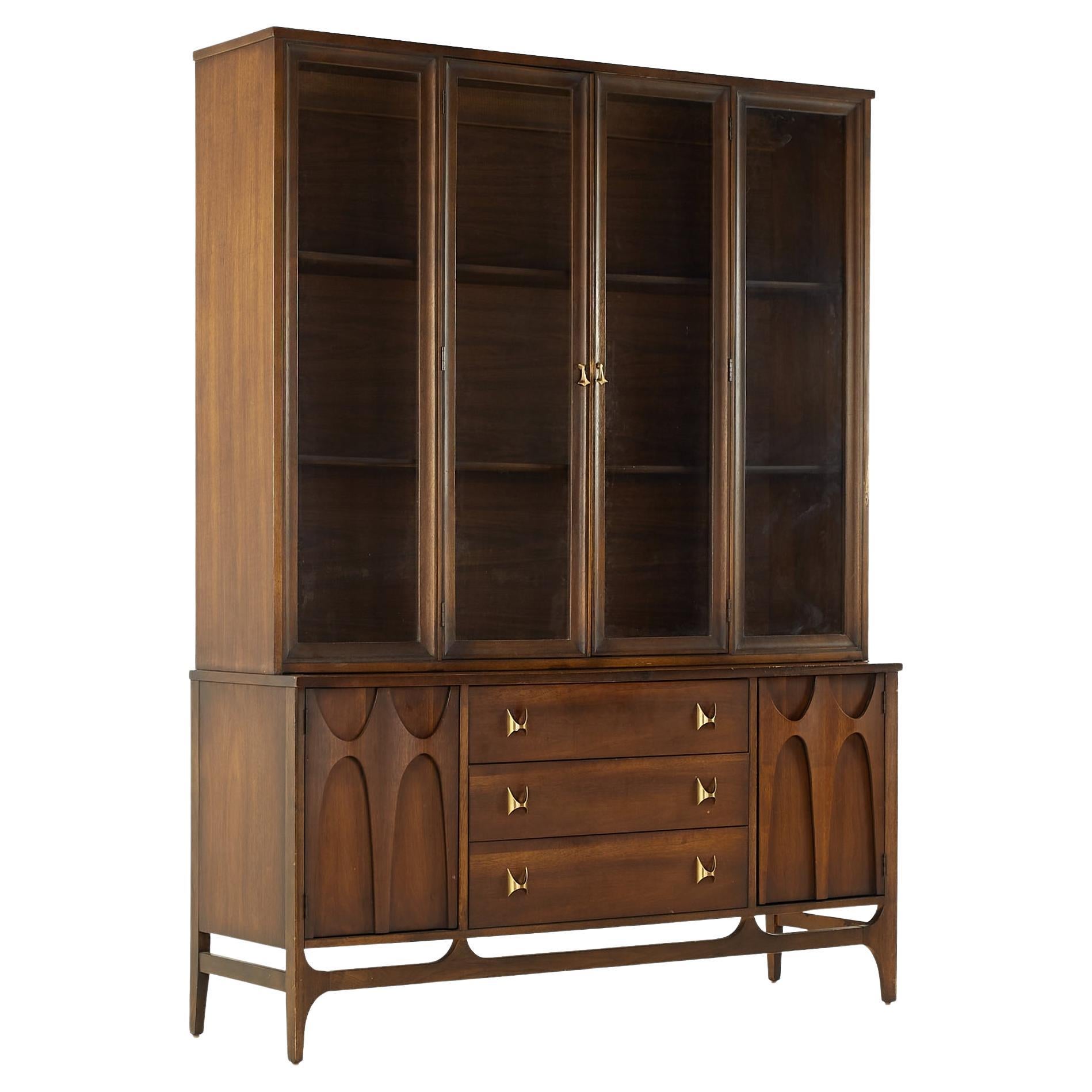 Mid-Century Modern Sideboard and Hutch in the Brasilia Style at 1stDibs