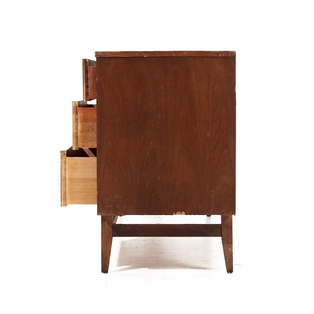 Broyhill Brasilia Mid Century Walnut 9 Drawer Dresser For Sale at ...