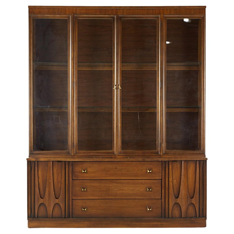 Broyhill Illuminated Cabinet | Cabinets Matttroy