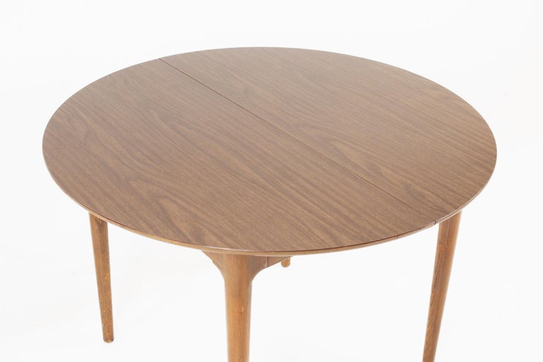 Broyhill Style Mid Century Round Laminate Dining Table For Sale at 1stDibs