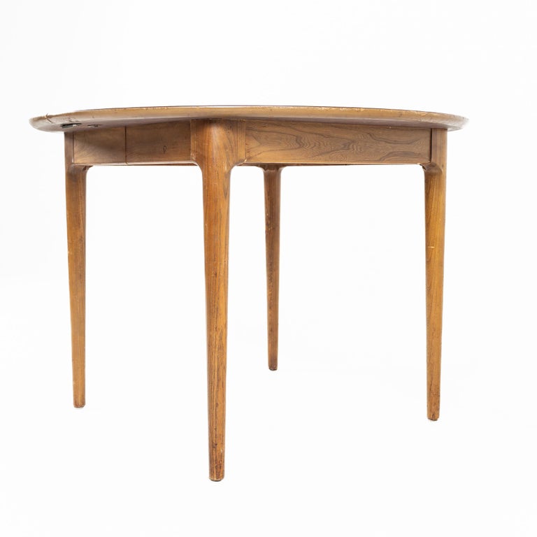 Broyhill Style Mid Century Round Laminate Dining Table For Sale at 1stDibs