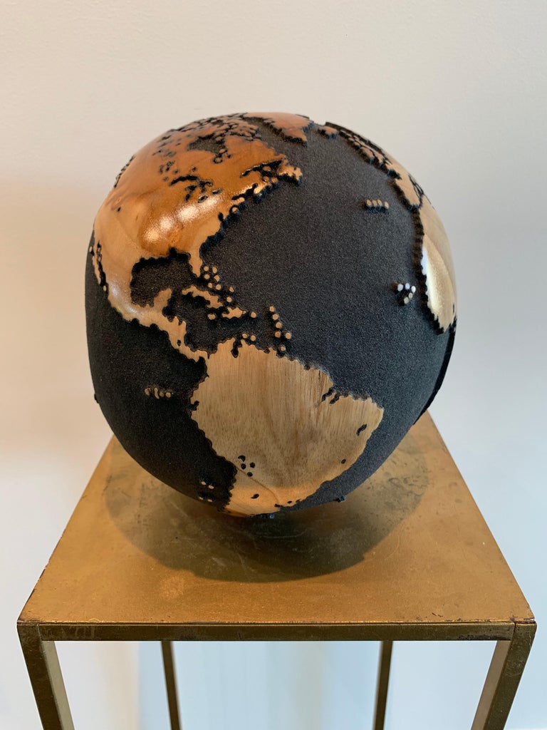 Bruno Helgen - Globe en teck noir de Bruno Helgen - Sculpture ...