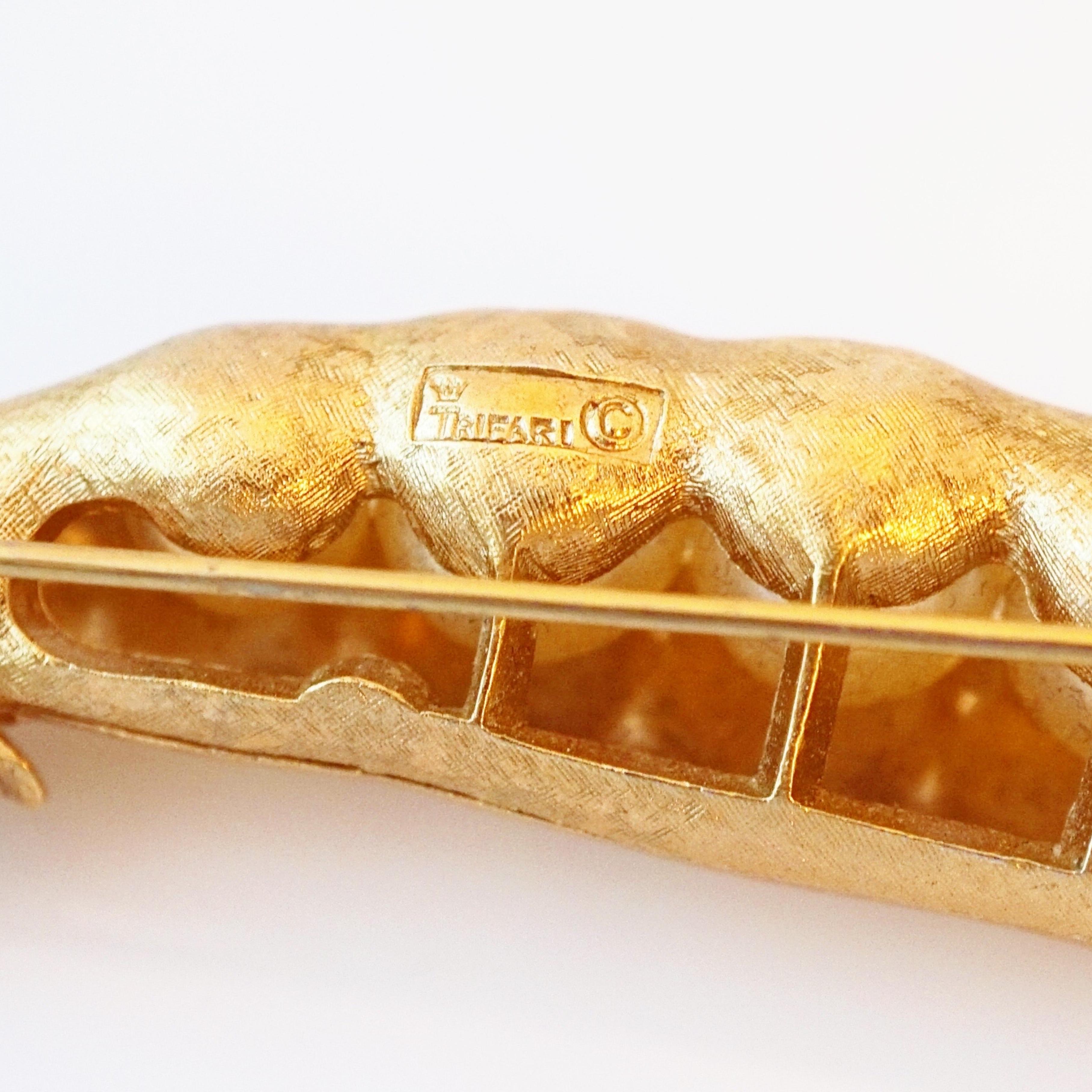 Brushed Gold "Peas in a Pod" Pearl Brooch By Crown Trifari, 1960s For ...