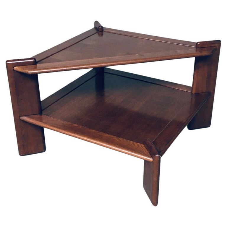 Table basse d'angle à deux niveaux au design brutaliste, France, années ...