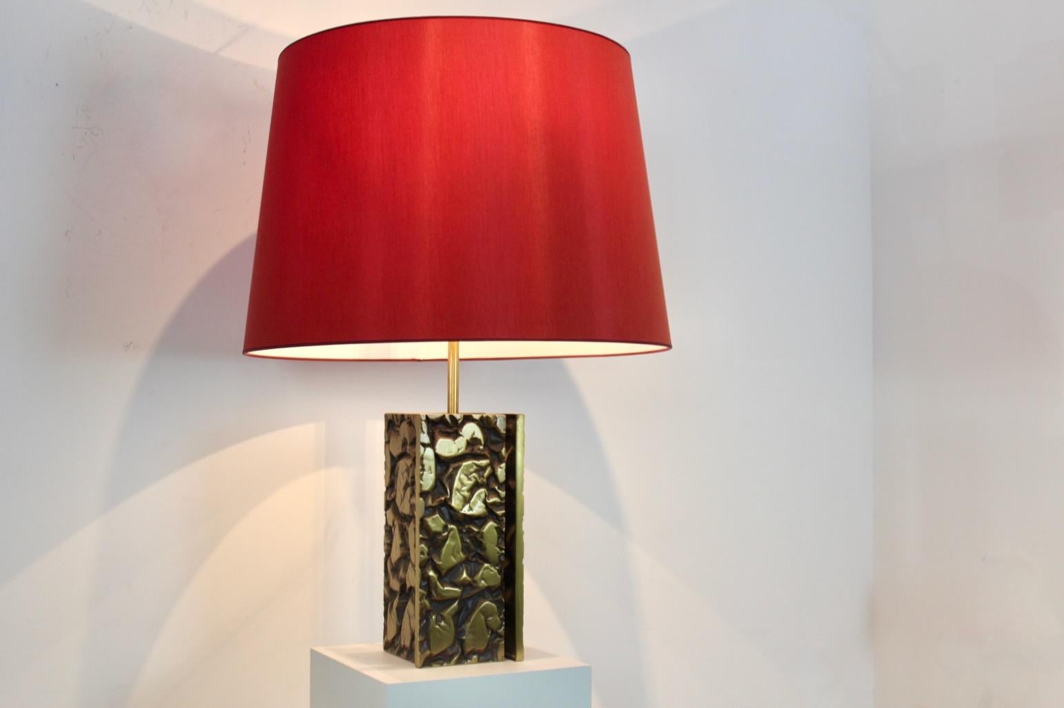 Brutalist Metal Sculptured Table Lamp, France, 1970s For Sale at 1stDibs