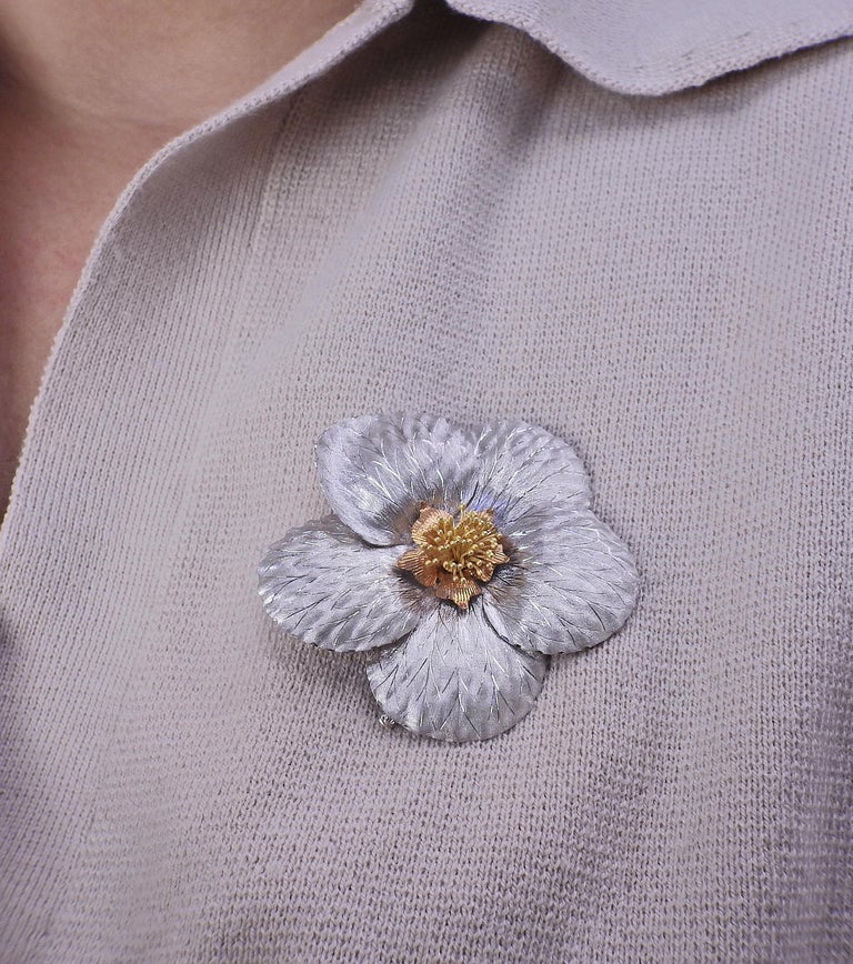 Buccellati Gold Large Flower Brooch Pin For Sale at 1stDibs