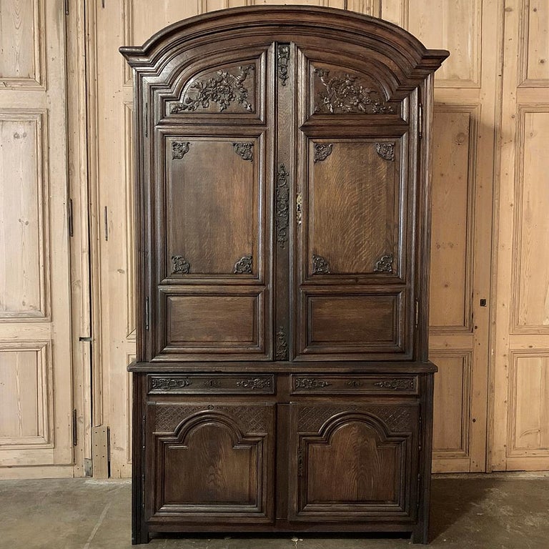 Buffet a Deux Corps, 18th Century French Regence For Sale at 1stDibs