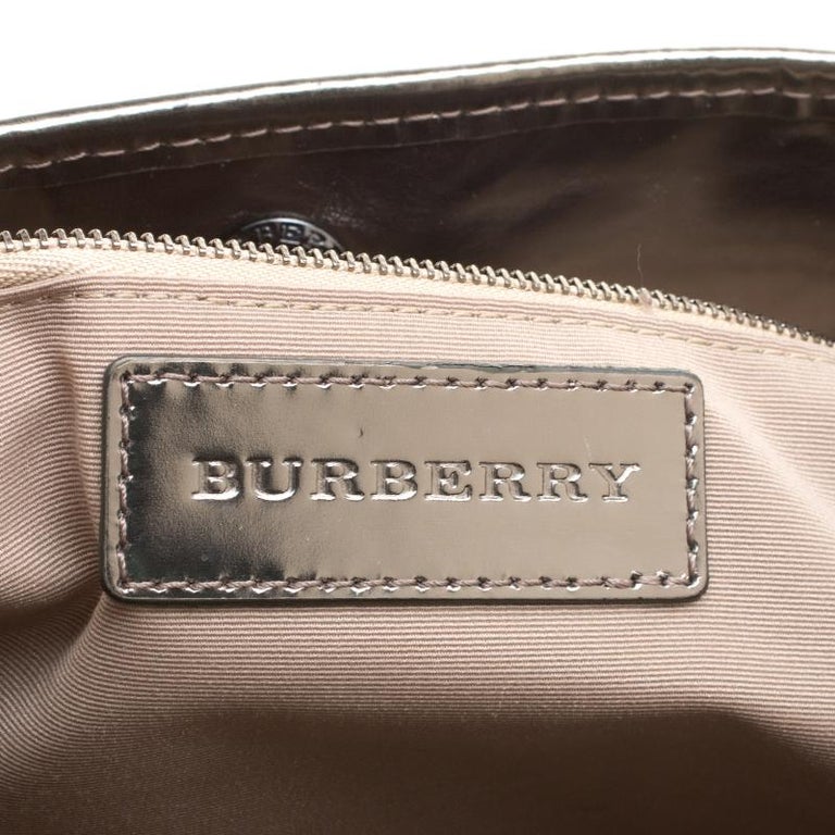Burberry Beige/Grey Nova Check Vinyl Nickie Stars Tote For Sale at 1stDibs