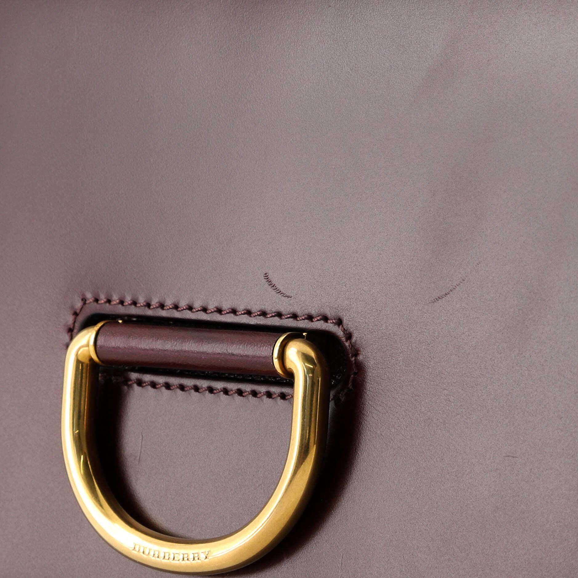 Burberry D-Ring Chain Shoulder Bag Leather Small For Sale at 1stDibs