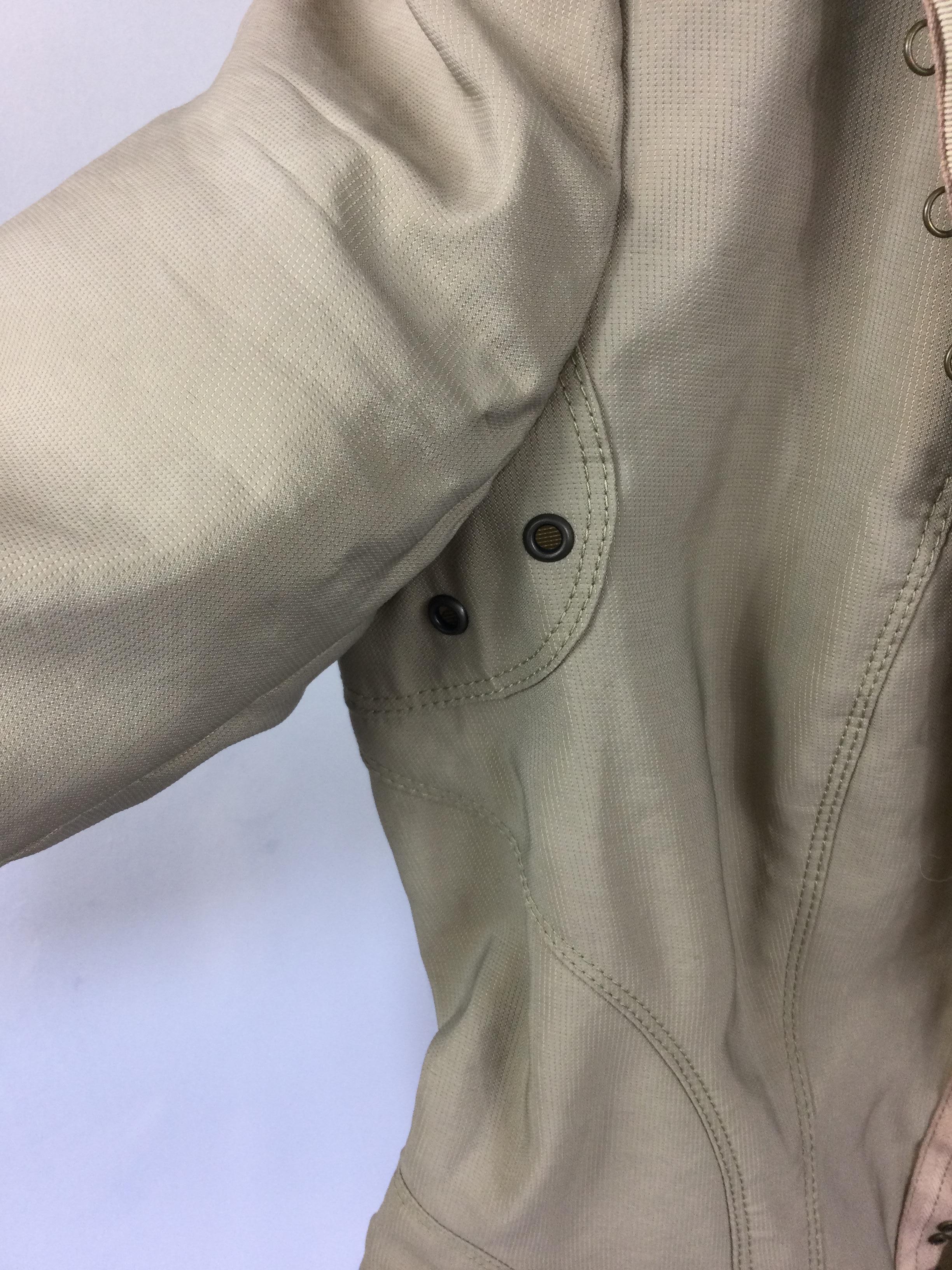 Burberry hook closure Jacket at 1stDibs | burberry bomber jacket beige ...