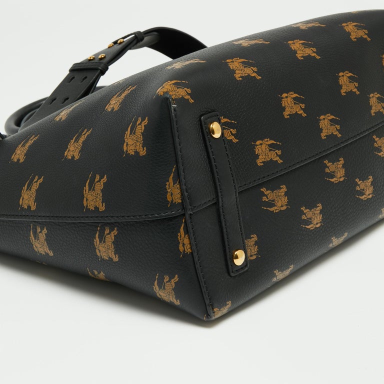 Burberry Navy Blue/Gold Leather Equestrian Knight Belt Tote For Sale at ...